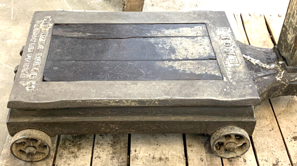 THE HOWE SCALE CO. VINTAGE ROLLING WEIGHT SCALE 2711 45" TALL 16-1/2 ...
