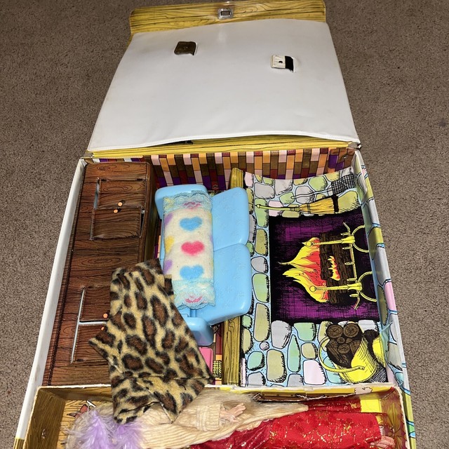 Vintage Barbie Mountain Ski Cabin Case 1972 Mattel 4283 for sale online ...