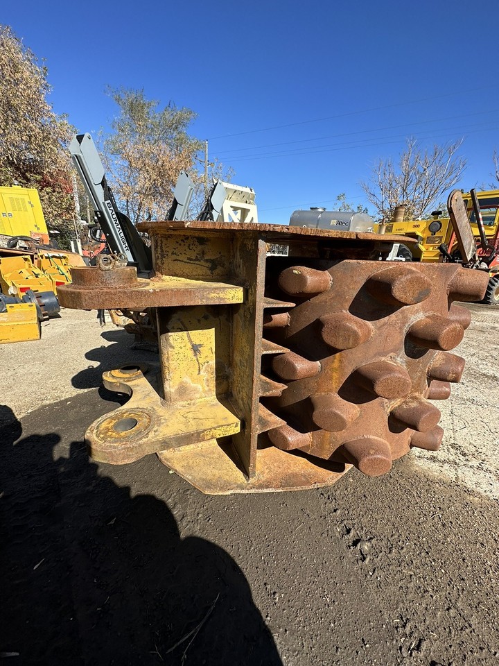 Cat 36" Compactor Wheel Excavator Bucket Cat, Deere, Komatsu, Hitachi ...