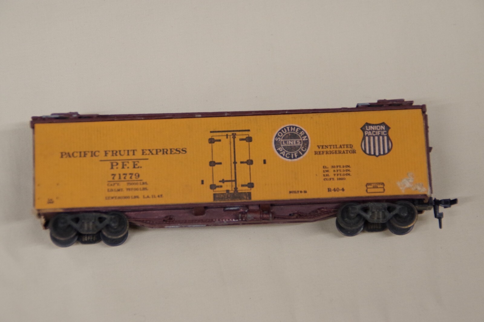 Rail Line HO Scale Union Pacific P.F.E. (Pacific Fruit Express) 71779 ...