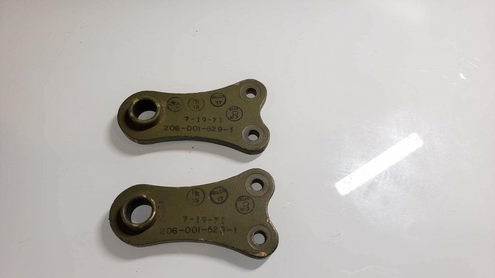 LOT OF 2 - BELL HELICOPTER BRACKETS P/N 206-001-529-1 1680-00-133-3374 ...
