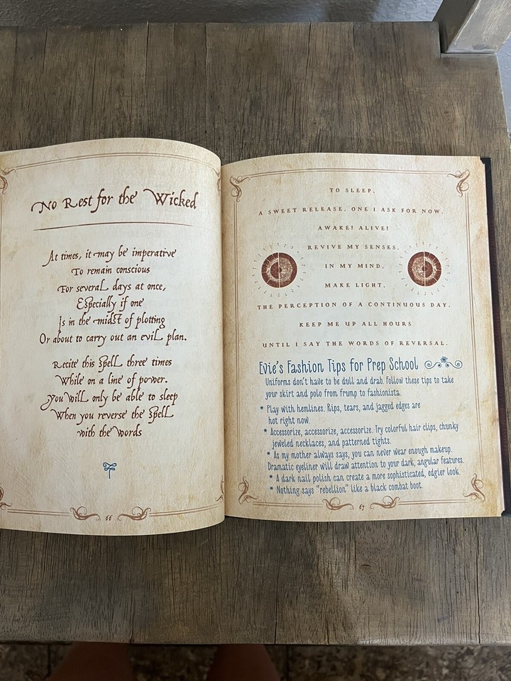 Descendants: Mal's Spell Book 9781484726389 | eBay