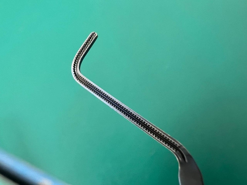 Set of 2 Scanlan Micro Kitzmiller Clamp Left and right angled, DeBakey ...