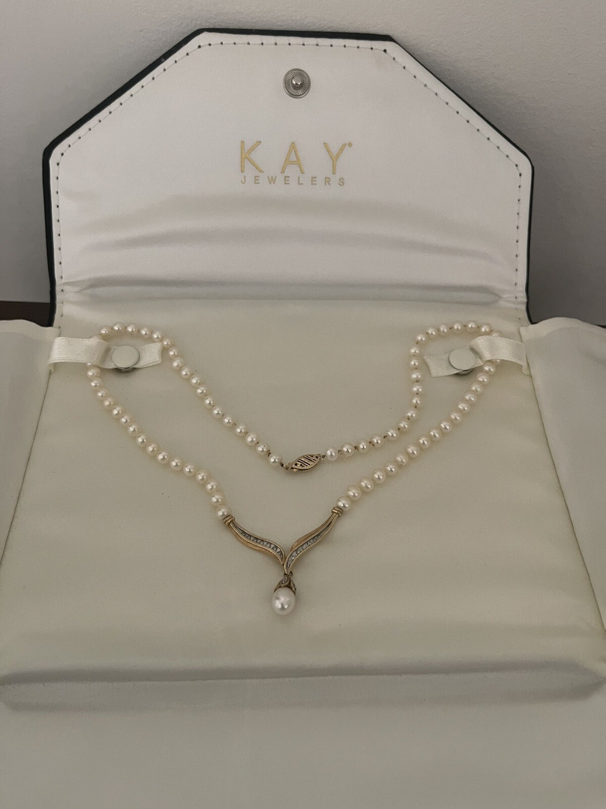 10k gold pearl necklace & 14 Diamonds Kay Jewelers - Gem