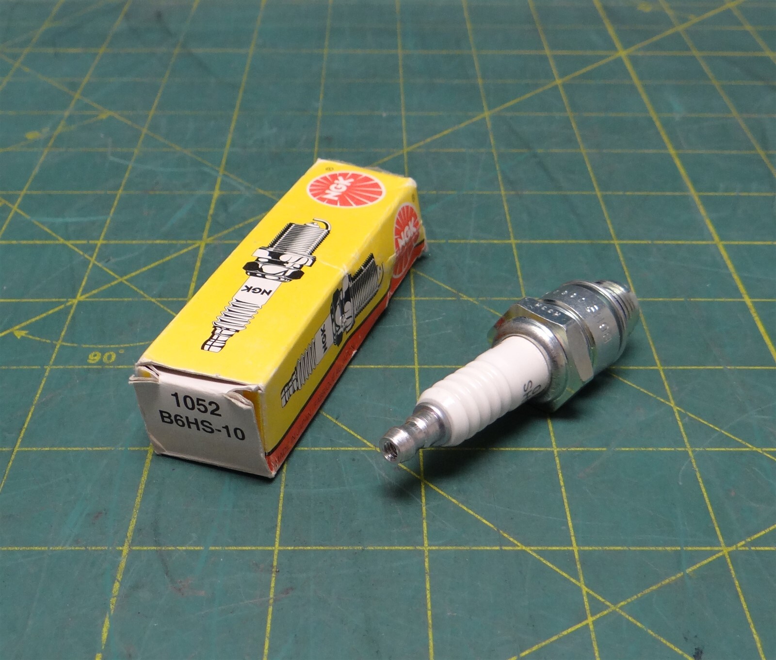 NGK B6HS - Alternative spark plugs