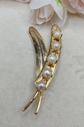 Vintage Brushed Gold Tone Feather Leaf Brooch Pin Faux White Ivory ...