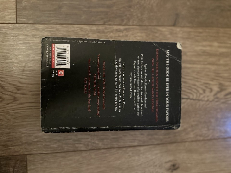 Catching Fire – Suzanne Collins (Book 2, Hunger Games Trilogy ...