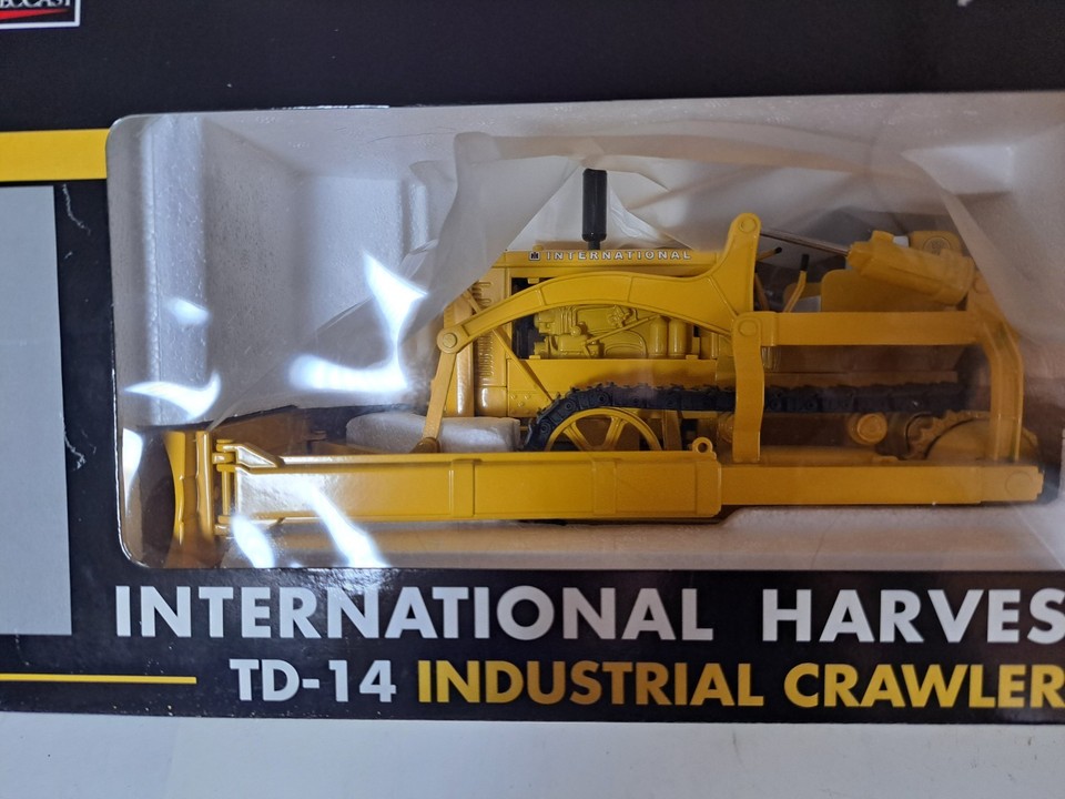 NIB SpecCast International Harvester IH TD-14 Crawler W/ Blade Classic ...