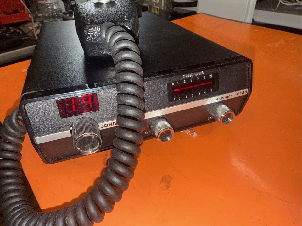 Johnson Messenger 4125 CB 40 Channel Radio Works Good As Shown | eBay