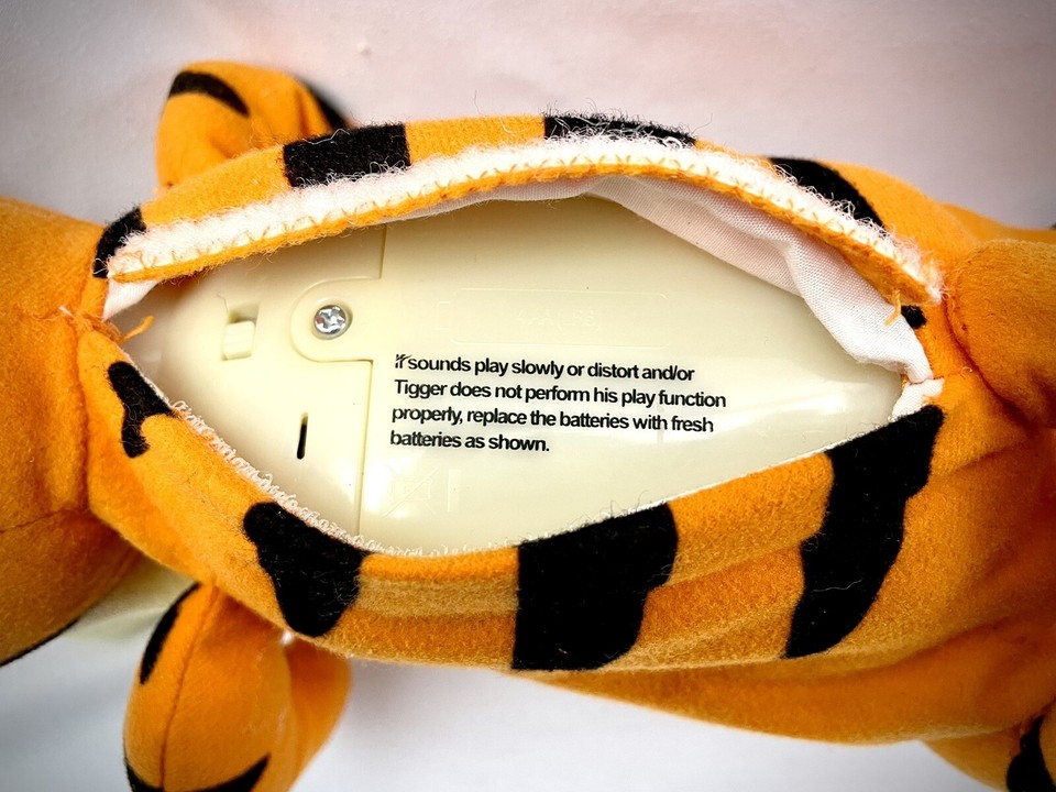 2005 Mattel Fisher Price Disney Turbo Tail Tigger Bouncing/Singing Does ...