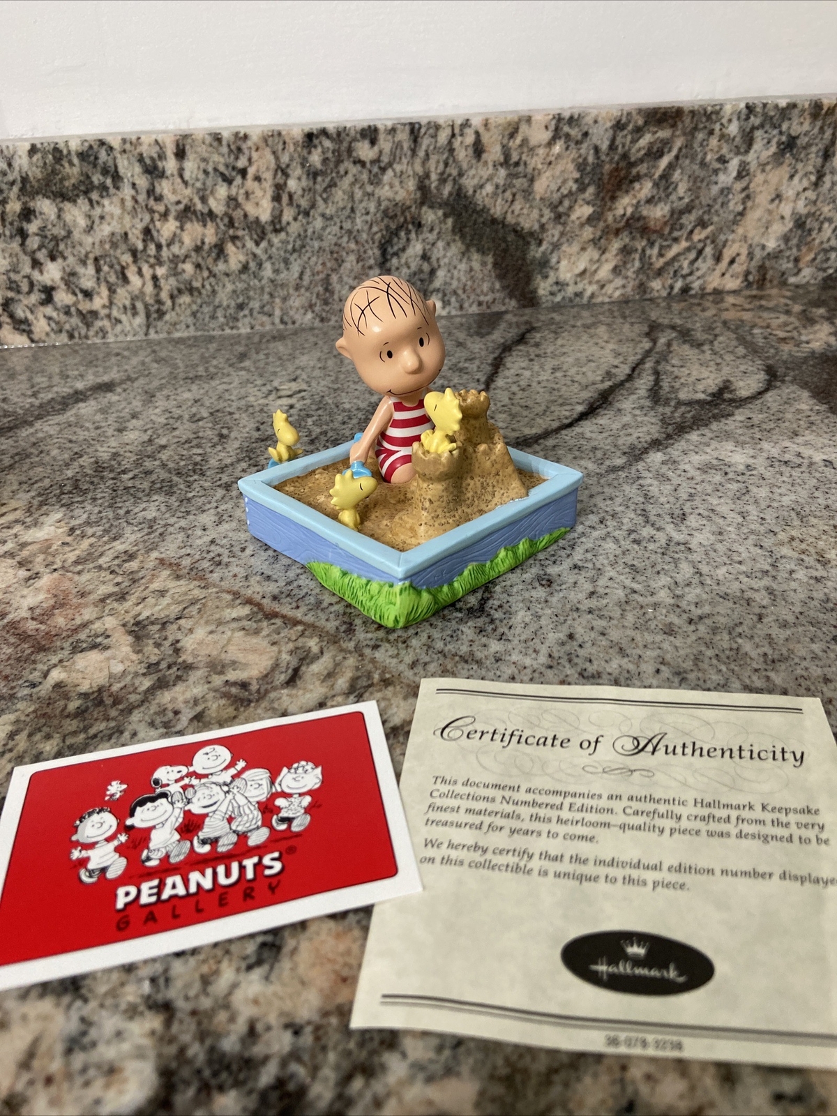 Hallmark Peanuts Gallery King of the Sandbox Linus Figurine QPC4027 | eBay