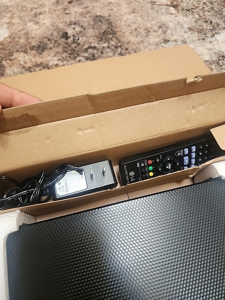 LG BP350 Blu-ray Disc & DVD Player Full HD 1080p Upscaling Streaming ...