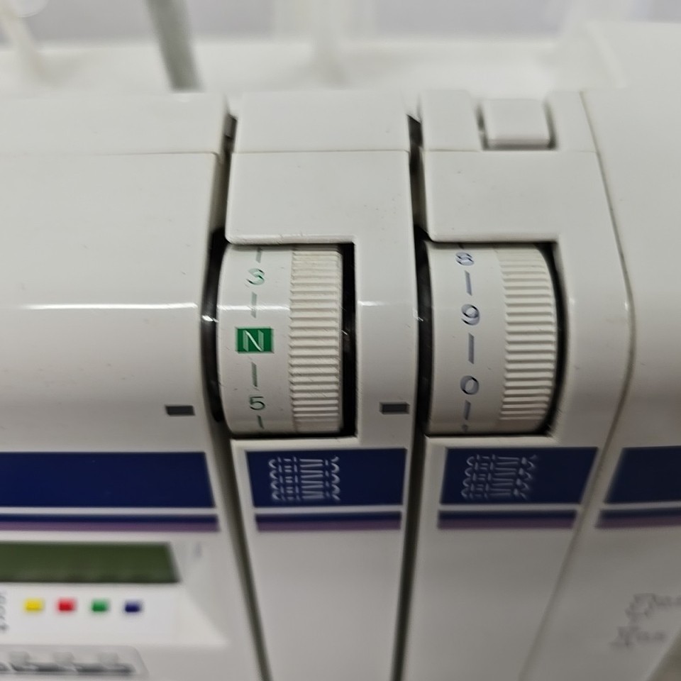 Husqvarna Viking Huskylock 910 Sewing Machine Serger w/ Pedal ...