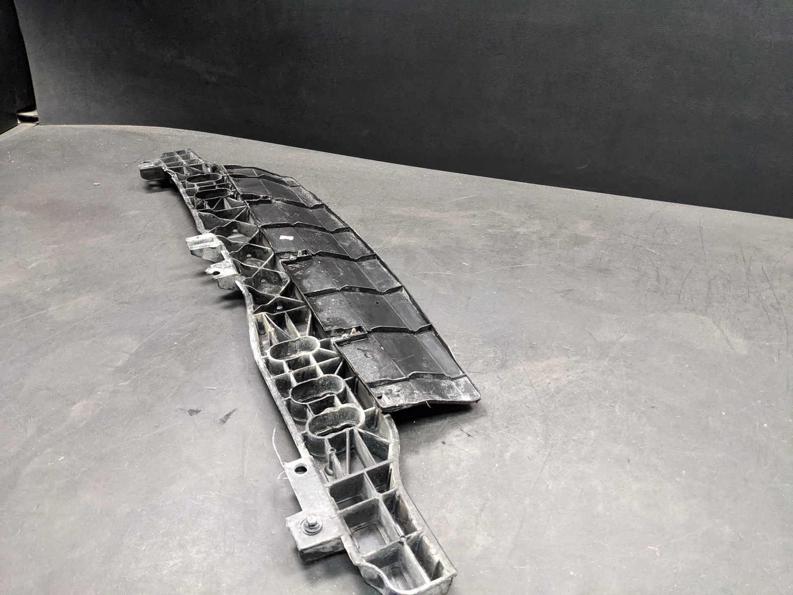 Radiator Support Lower Bracket w/ Cover Baffle 2019 Kia Soul 29134 ...