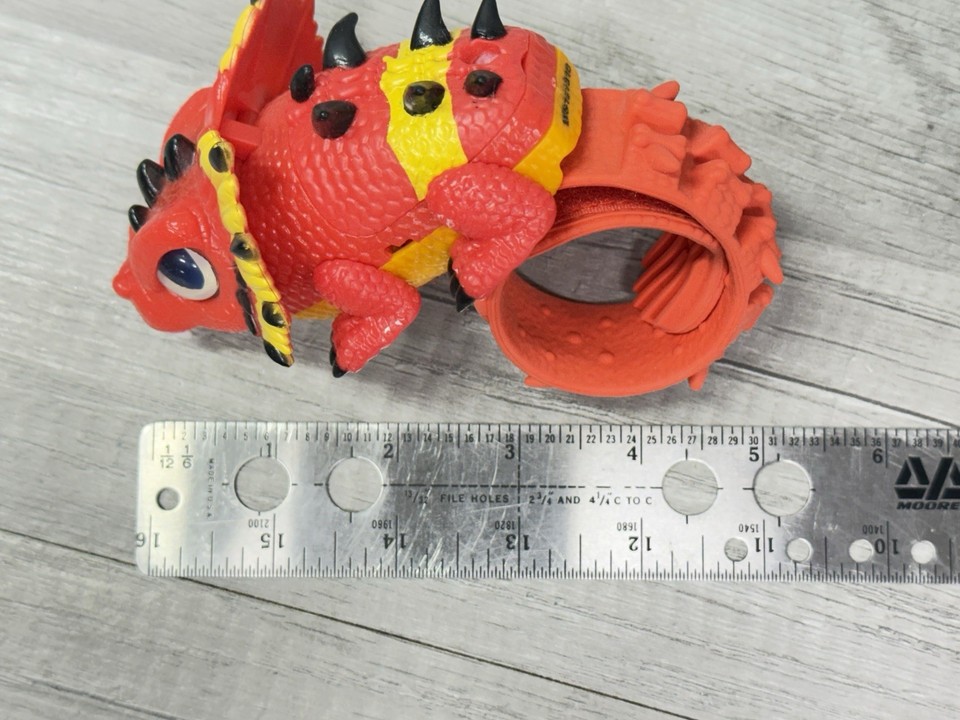 Little Live Pets Wraptiles Lizzagon Talking Dragon Lizard Slap Band ...
