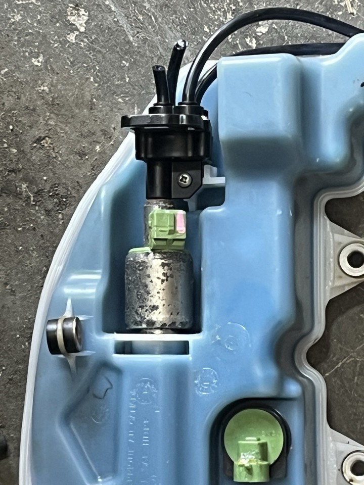 60 50 40 hp Evinrude e-tec OIL TANK ASSY 5007951 CAP & PUMP two stroke ...