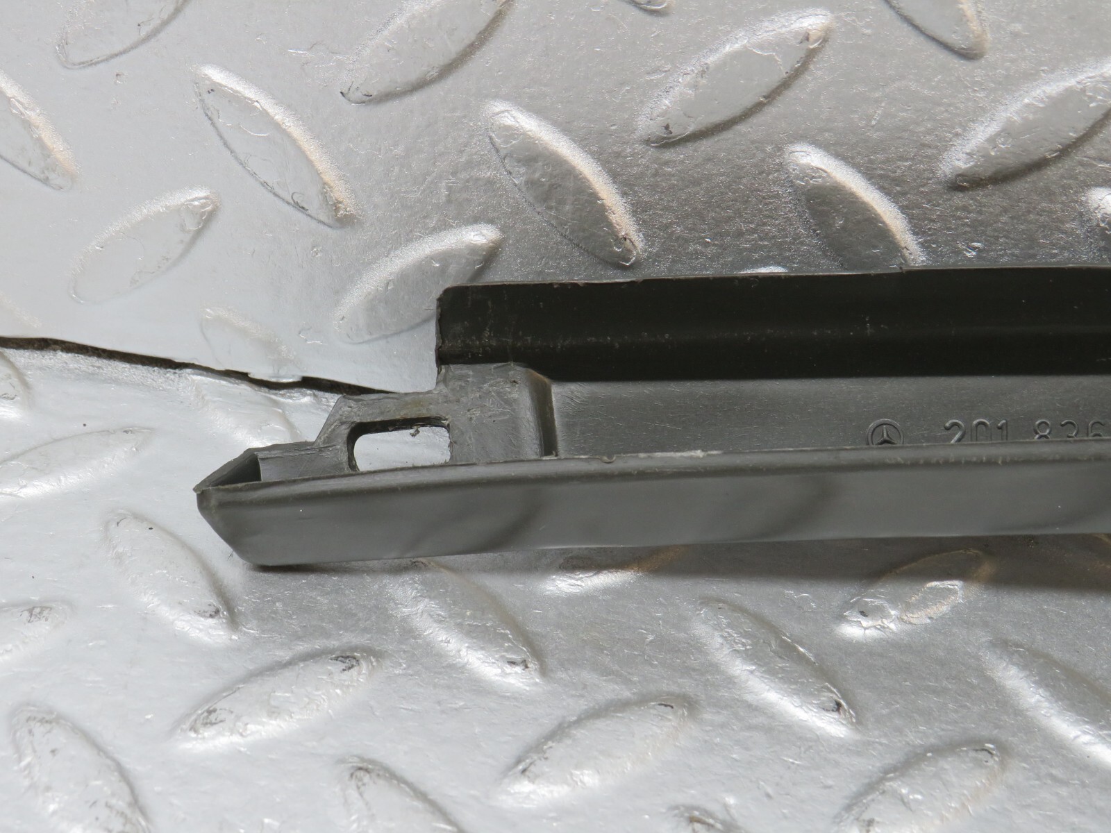 ⚙39014⚙ Mercedes-Benz W201 190E Windscreen Water Drain Channel Right ...