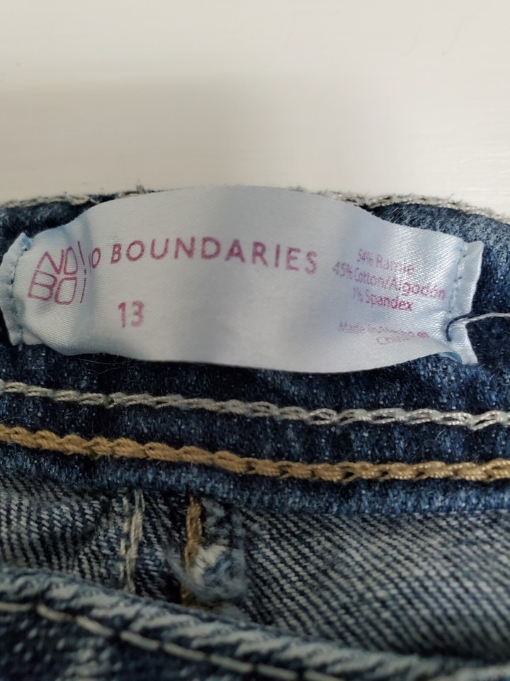 No Boundaries Capri Pants, Size 13. 17 Inch Waist, 27 Inches long. Euc ...