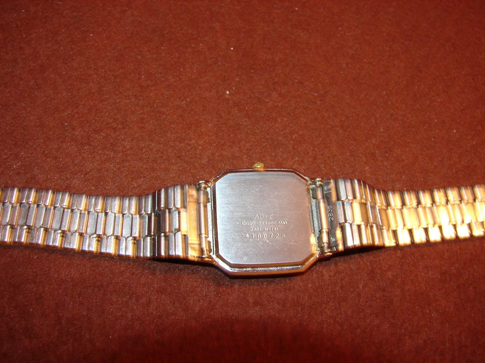 ADEC QUARZ DAMENARMBANDUHR BASE-METALL IN GOLD/SILBER GEHALTEN MIT ETUI ...