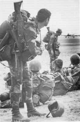 Rhodesian Troopies FN FAL and MAG RLI Fireforce Duty Light Infantry ...
