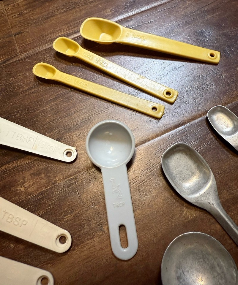 Vintage Measuring Spoons Lot of 15 Mixed Plastic & Stainless Steel ...