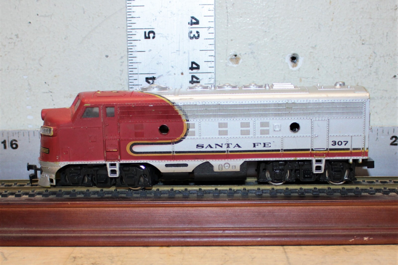 Vintage HO Scale Bachmann Train GP38 Diesel Locomotive Santa Fe #307 ...