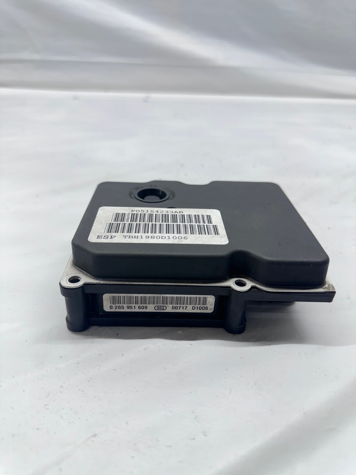 2011-2012 JEEP LIBERTY ABS ANTI LOCK BRAKE PUMP WITH MODULE P05154233AB ...