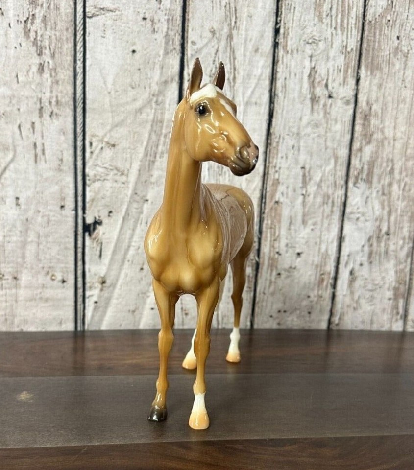 Breyer Chadwick Collector Club 2022 Glossy Palomino Thoroughbred ...