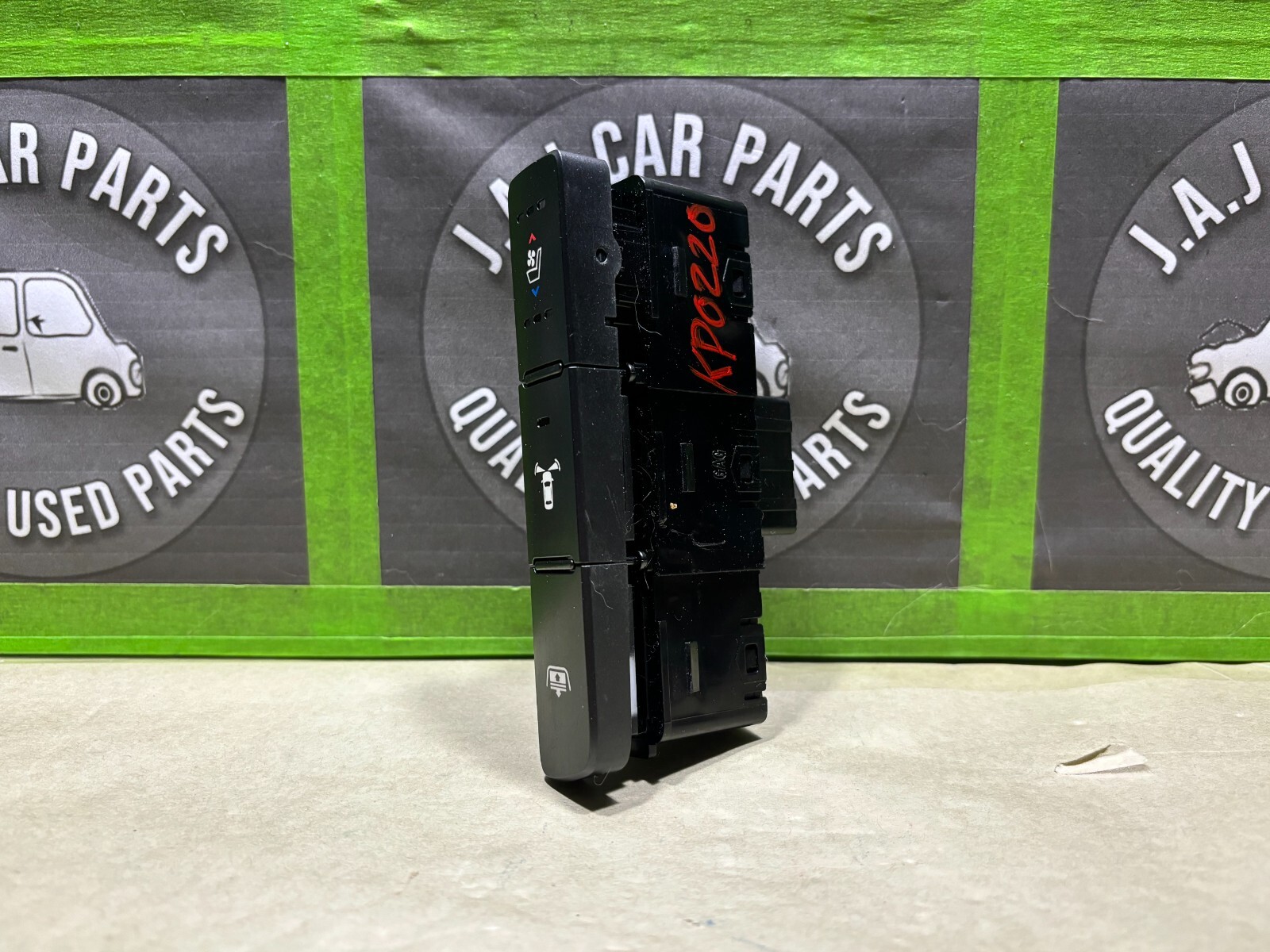 2011 HYUNDAI EQUUS RIGHT SEAT HEAT SWITCH CONTROL Ident: 93315-3N001 ...