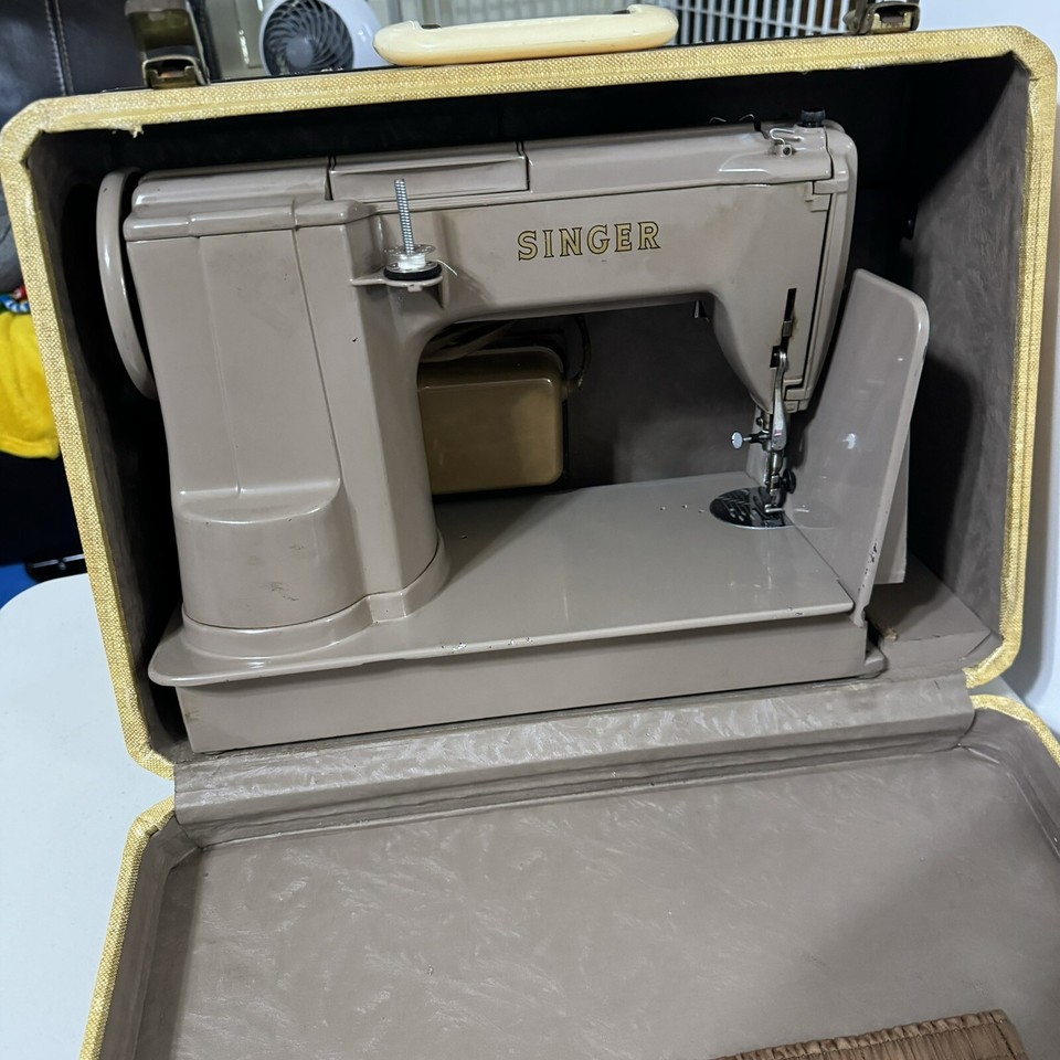 Vintage Singer Sewing Machine 301A Slant Needle With Case Tested Long ...