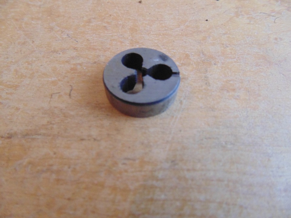 VINTAGE UNSED LAL 3BA SPLIT DIE. TAPS AND DIES. ENGINEERING TOOLS ...