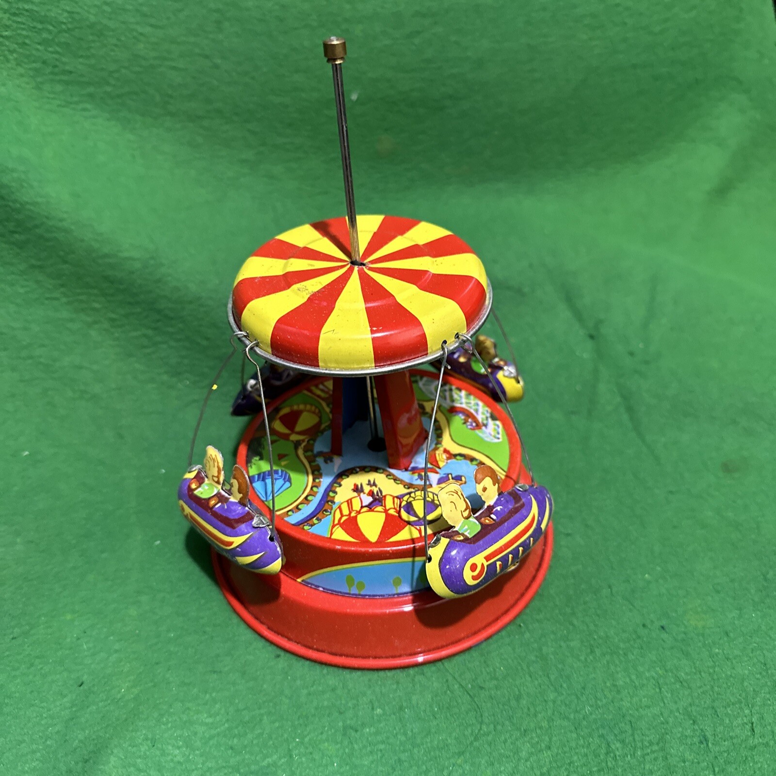 SCHYLLING ROCKET RIDE SPINNING CAROUSEL COLLECTOR SERIES WIND UP TIN ...