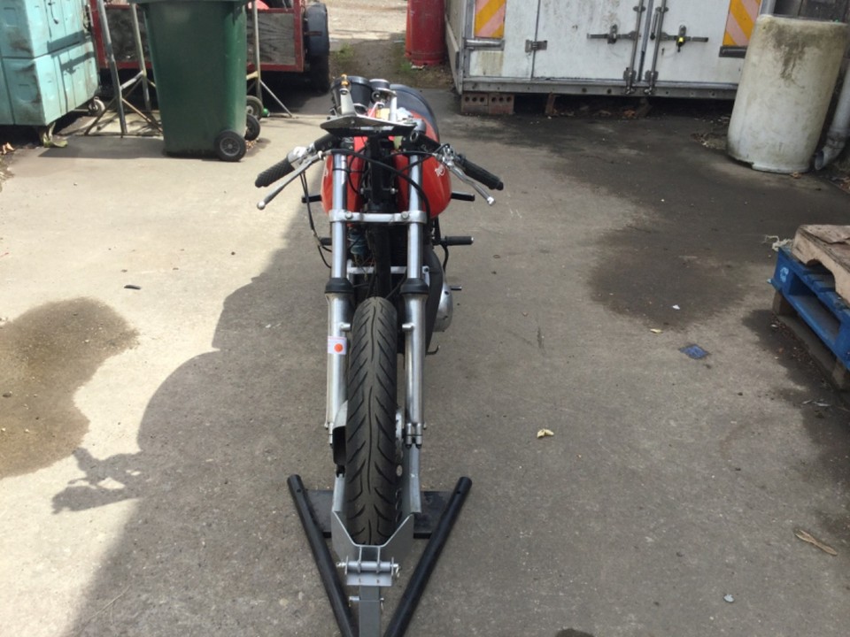 triumph 500 Daytona classic racer, track bike, cafe racer sprinter etc ...