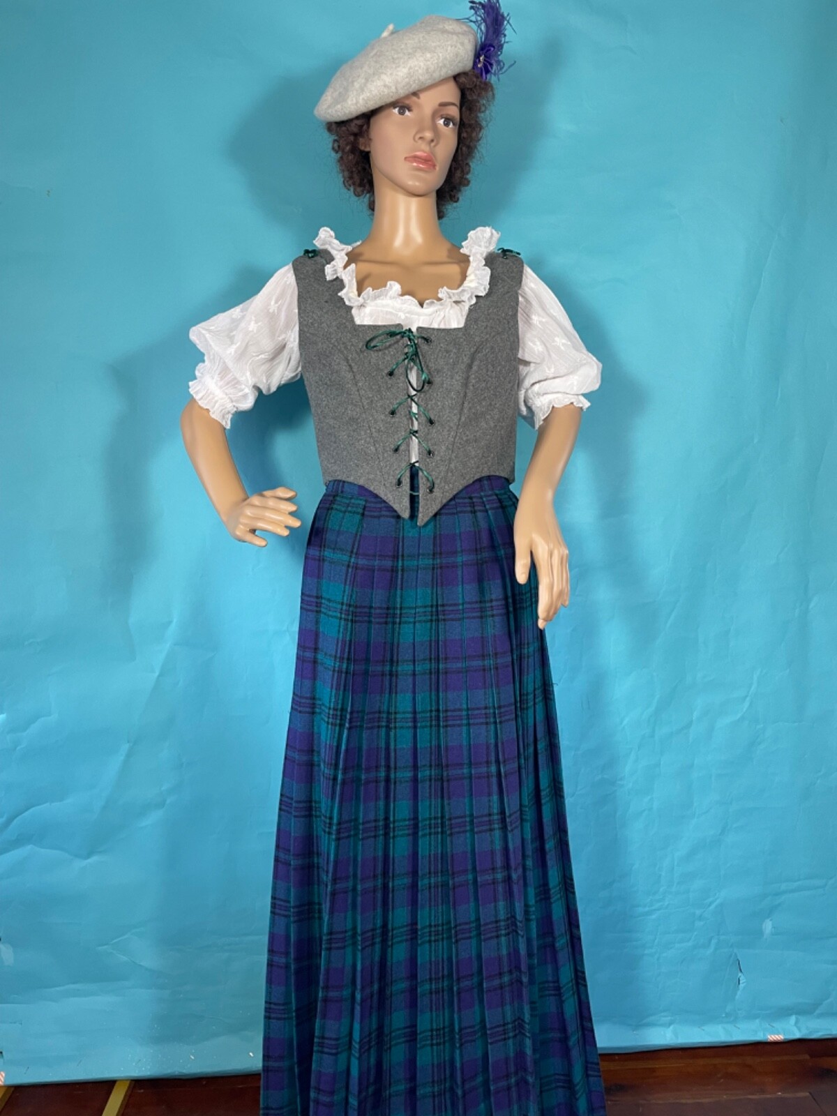 Renaissance Costume for Scottish/Irish Maiden complete with cape "Clair ...