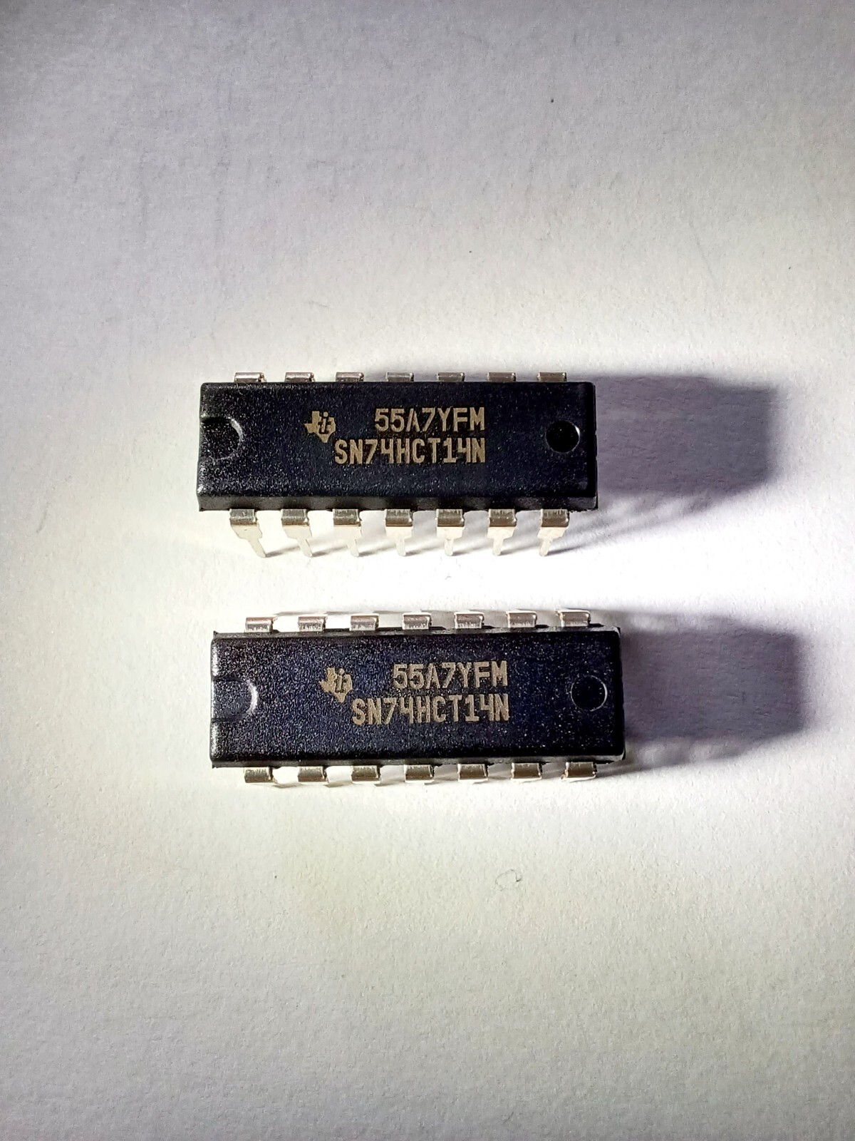 Lot of 2* TEXAS INSTRUMENTS SEMI SN74HCT14N / SN74HCT14N (BRAND NEW ...