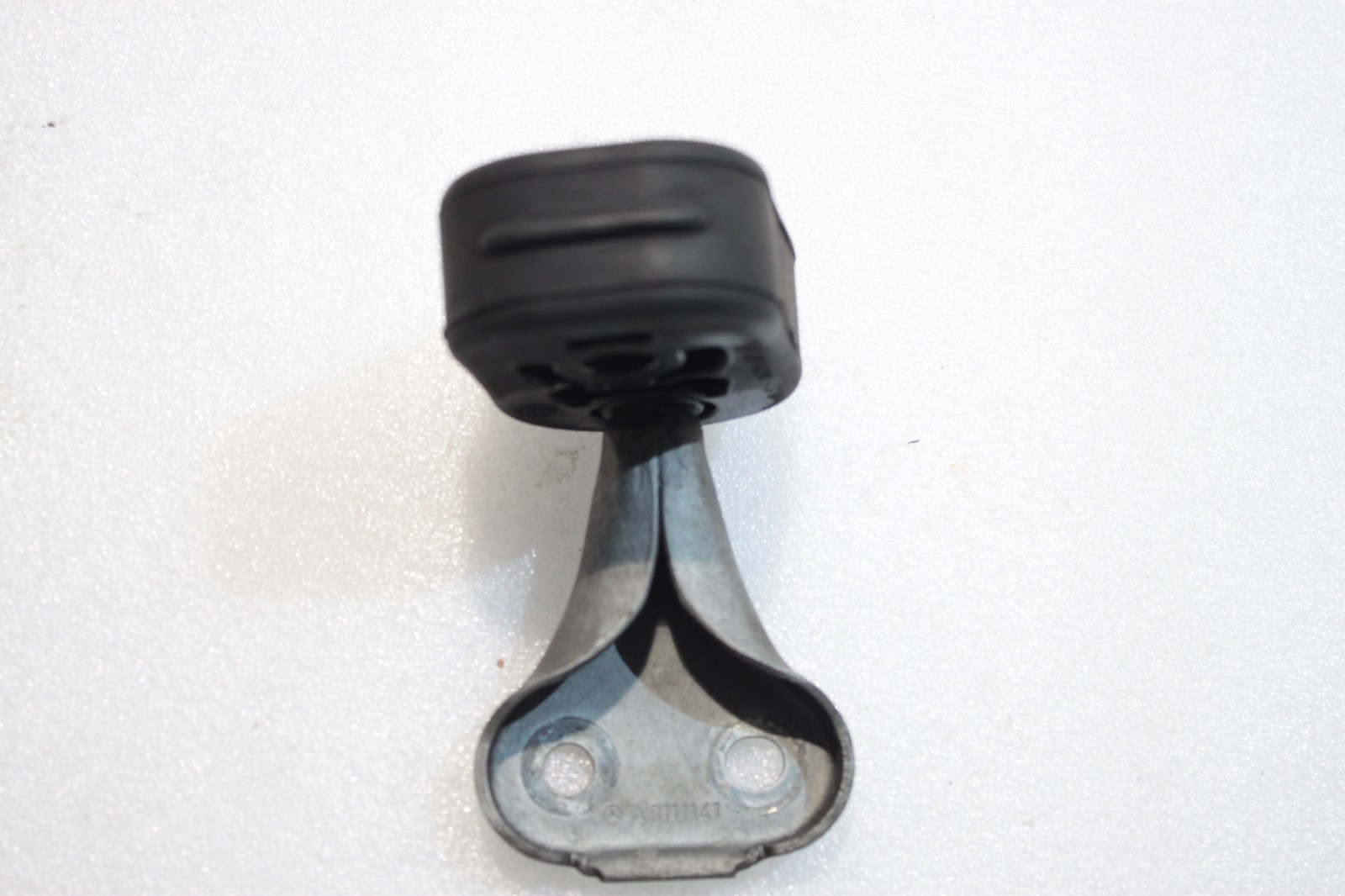 2003 - 2009 MERCEDES E320 EXHAUST MUFFLER RUBBER W/ PIPE BUSHING SET ...