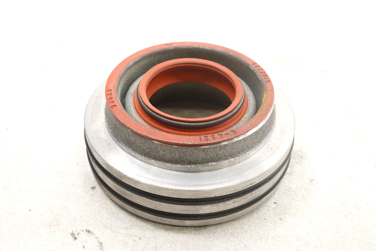 NEW OEM Mopar A727/36RH Transmission Shaft Bearing Retainer 04205899 ...