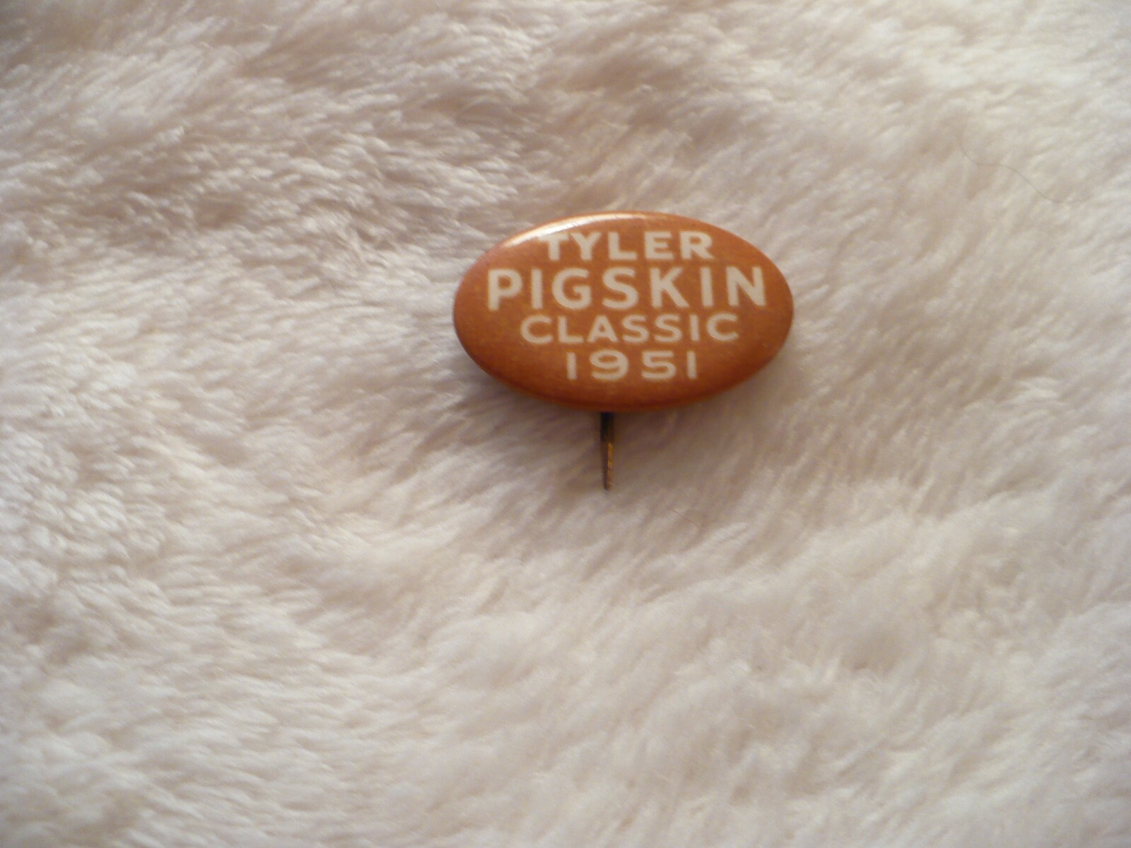 RT- VINTAGE 1951 TYLER PIG SKIN CLASSIC FOOTBALL STICK PIN (SMALL 1 ...