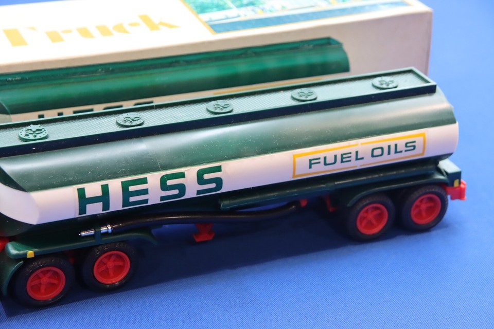 1977 HESS Model TANKER FUEL OIL TRUCK Battery Operated Toy NEW IN BOX ...