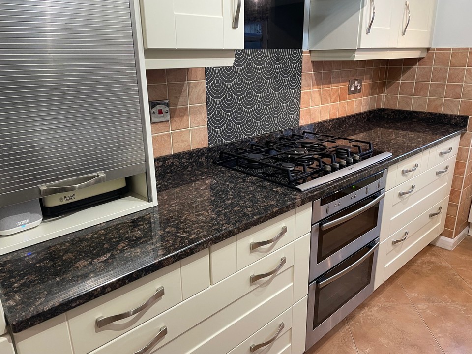 Granite Worktops (3 Pieces) Polished Black & Brown with Free Franke ...