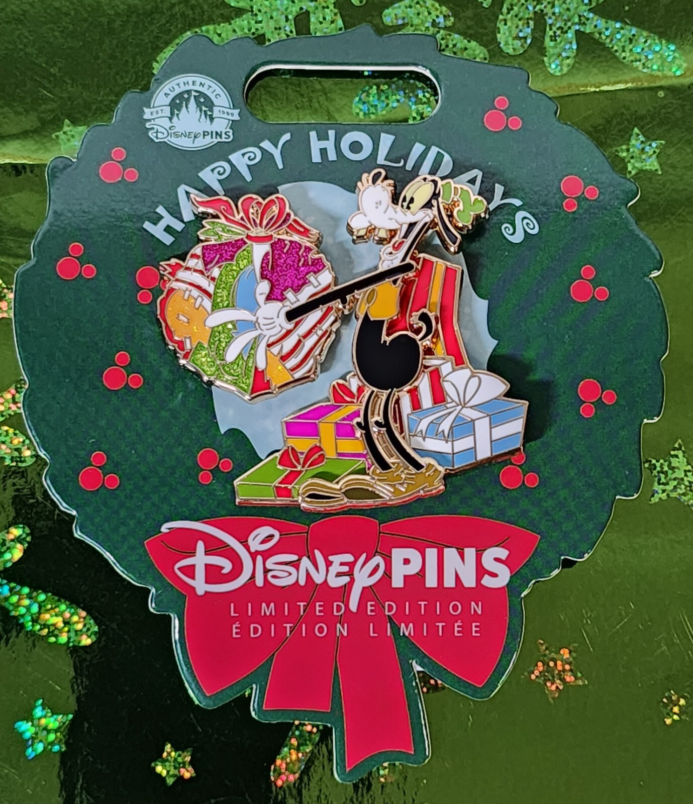 Disney Happy Holidays Classic Goofy With Presents Gifts LE 3000 Pin ...