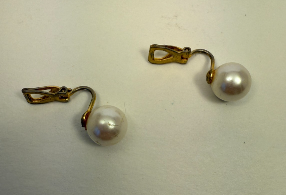 VINTAGE GOLD TONE w/ ROUND PEARL STYLE CLIP ON EARRINGS VTG | eBay