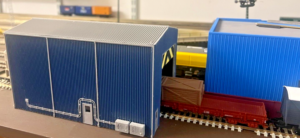 ‘OO' Gauge Model Railway Modern Engine Shed Blue & Grey DELUXE VERSION ...