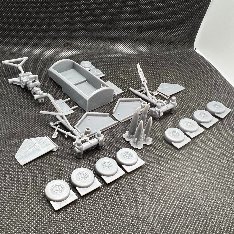 Titan Model Kits 1:72 C-32A | eBay