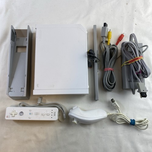 Nintendo Wii RVL-001 White Console Bundle Backwards Compatible GameCube ...