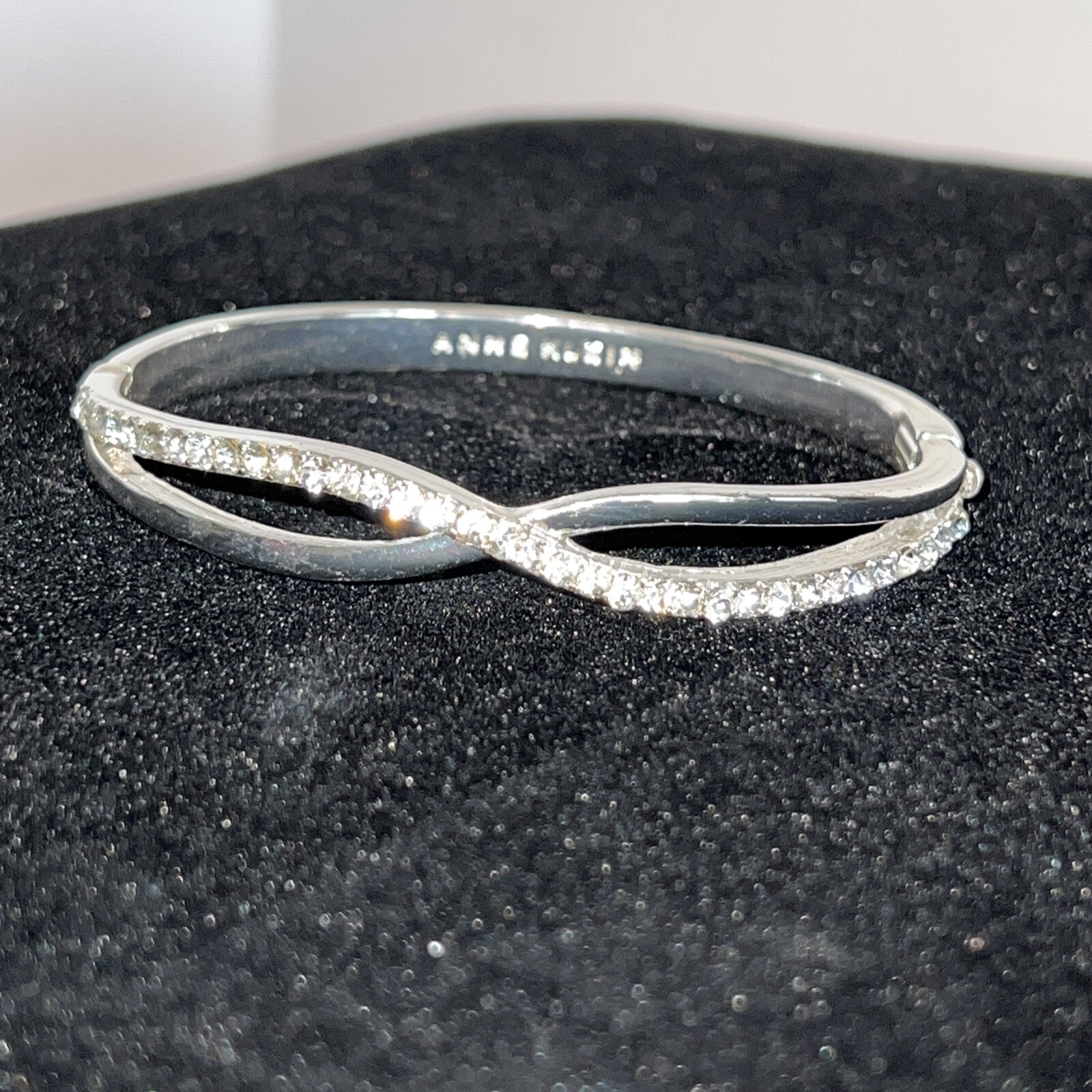 ANNE KLEIN SILVER RHINESTONE CUFF HINGE BRACELET - Gem
