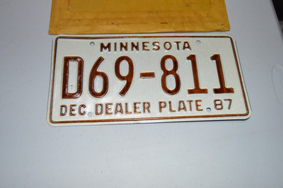 1987 MINNESOTA NEW USED CAR AUTO DEALER LICENSE PLATE " D 69 811 " MN ...