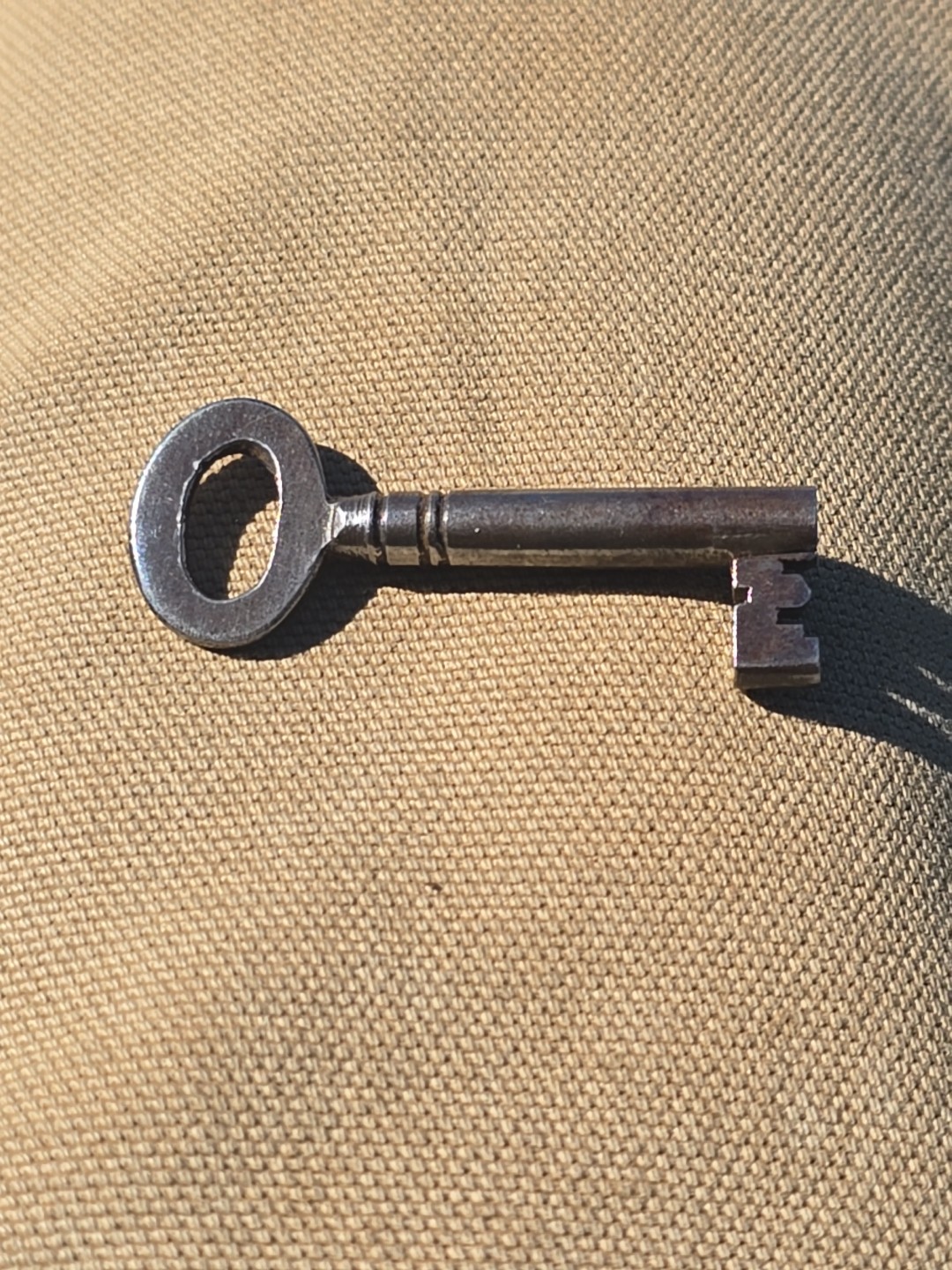 Antique Miniature Skeleton Key ☆ 1 Old Open Barrel Box Key ☆ 1⅞ inches ...