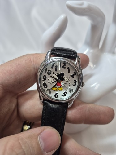 Vintage Mickey Mouse Yikes! LORUS Quartz Wristwatch Original Leather ...