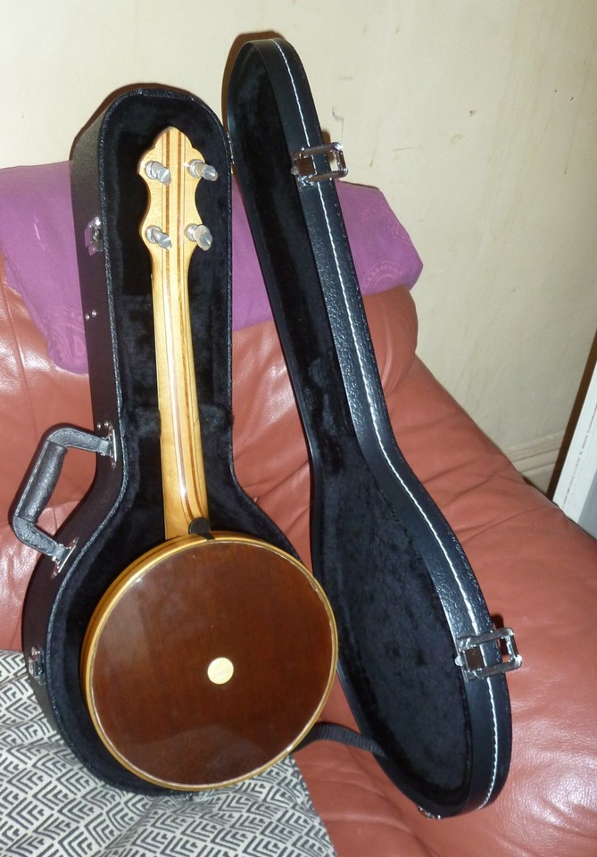 Cartwright banjolele /banjo ukulele & hard case. Long scale. Free ...